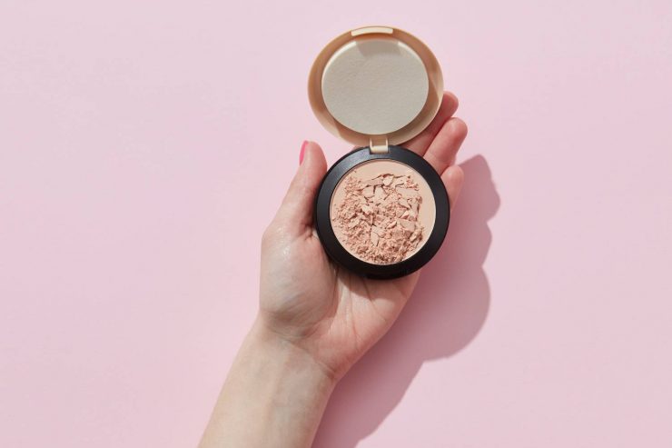 Setting Spray vs Setting Powder: A Comparison · Care to Beauty