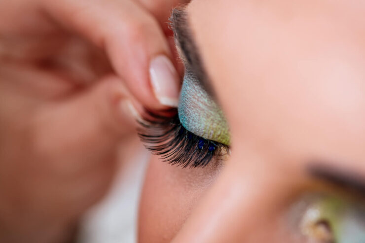 How to Apply False Lashes: A Beginners’ Guide · Care to Beauty
